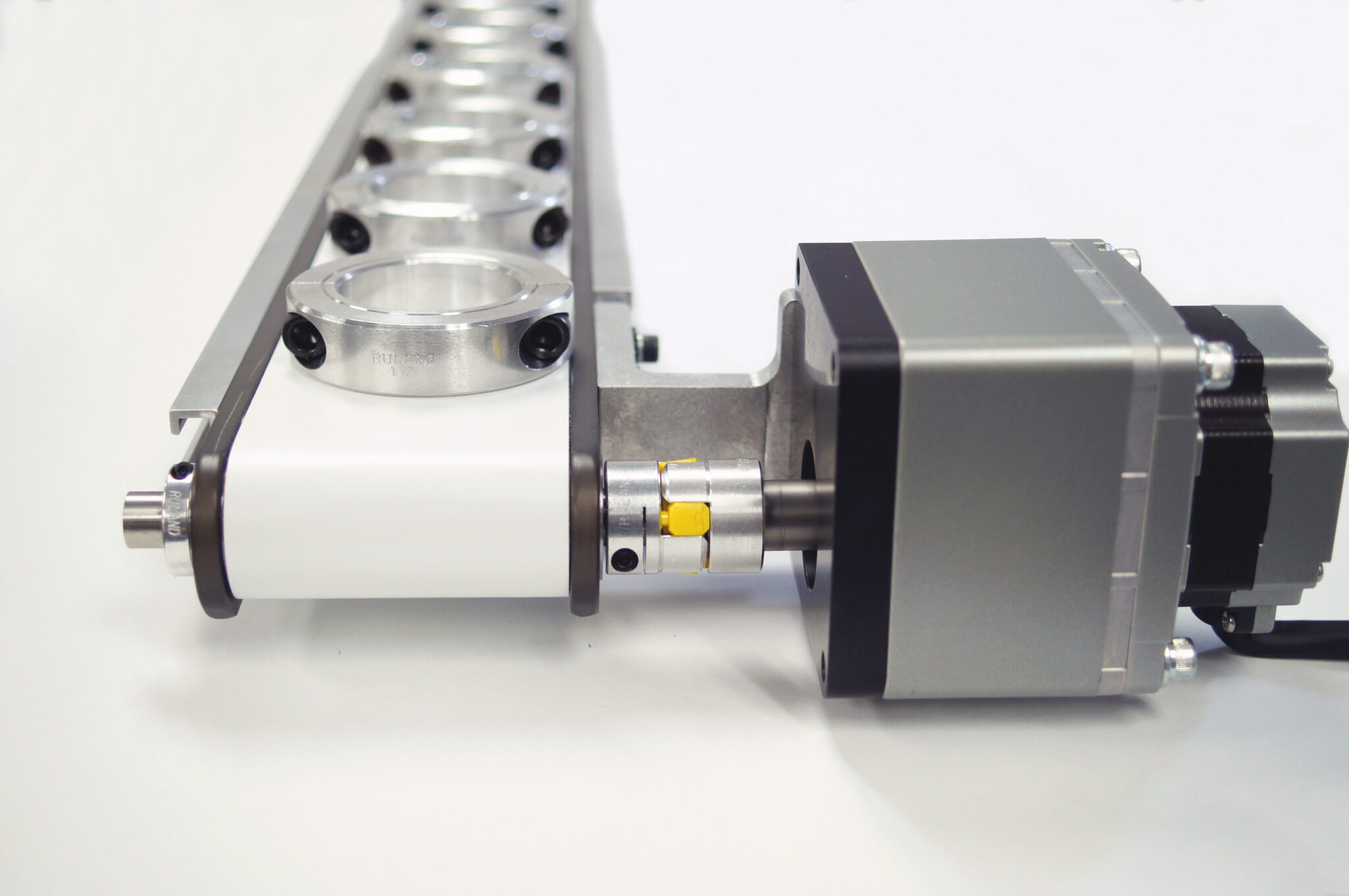 Jaw couplings for precision conveyors